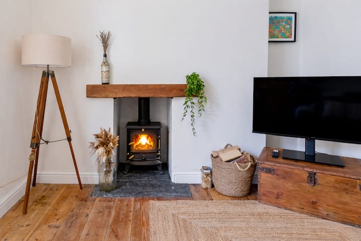 Stylish Cottage, Log Burner | Tregavone Cottage - St Mawes