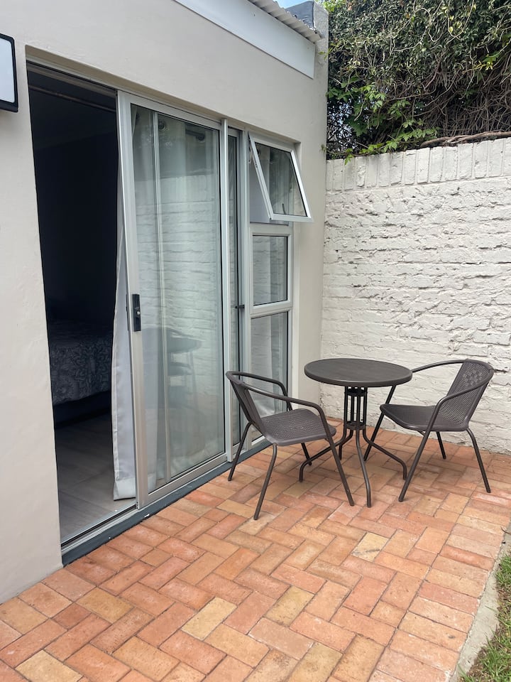 10 On Hudson ~ Self-catering Studio Flat - East London, South Africa