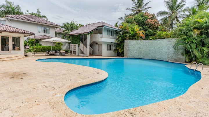 ¡Spacious 8 Bedrooms Villa In Cdc! With Full Staff - La Romana