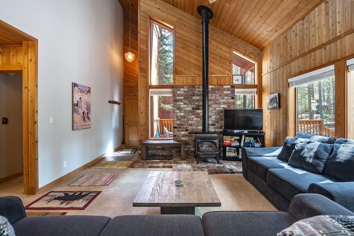 Rustic-chic Cabin | Tahoe Donner, Ski & Lake - Truckee