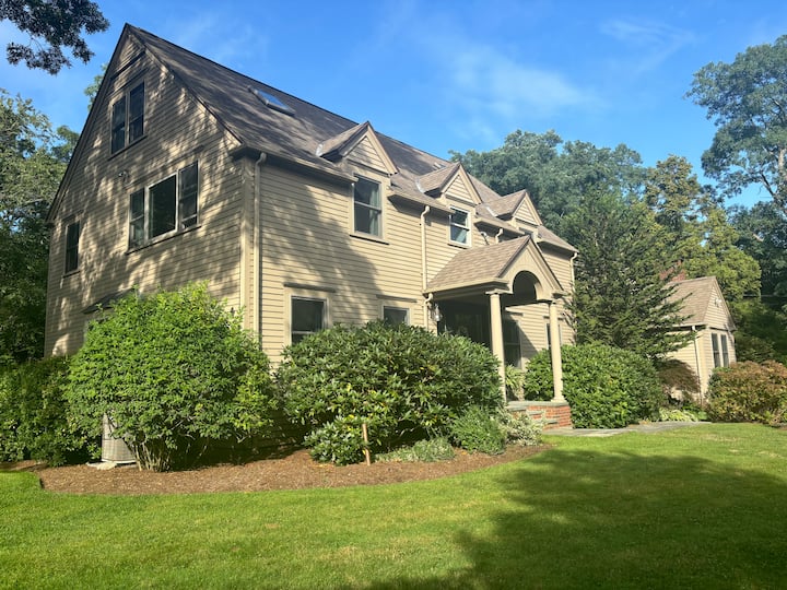 Private Well Maintained House - Woods Hole, MA