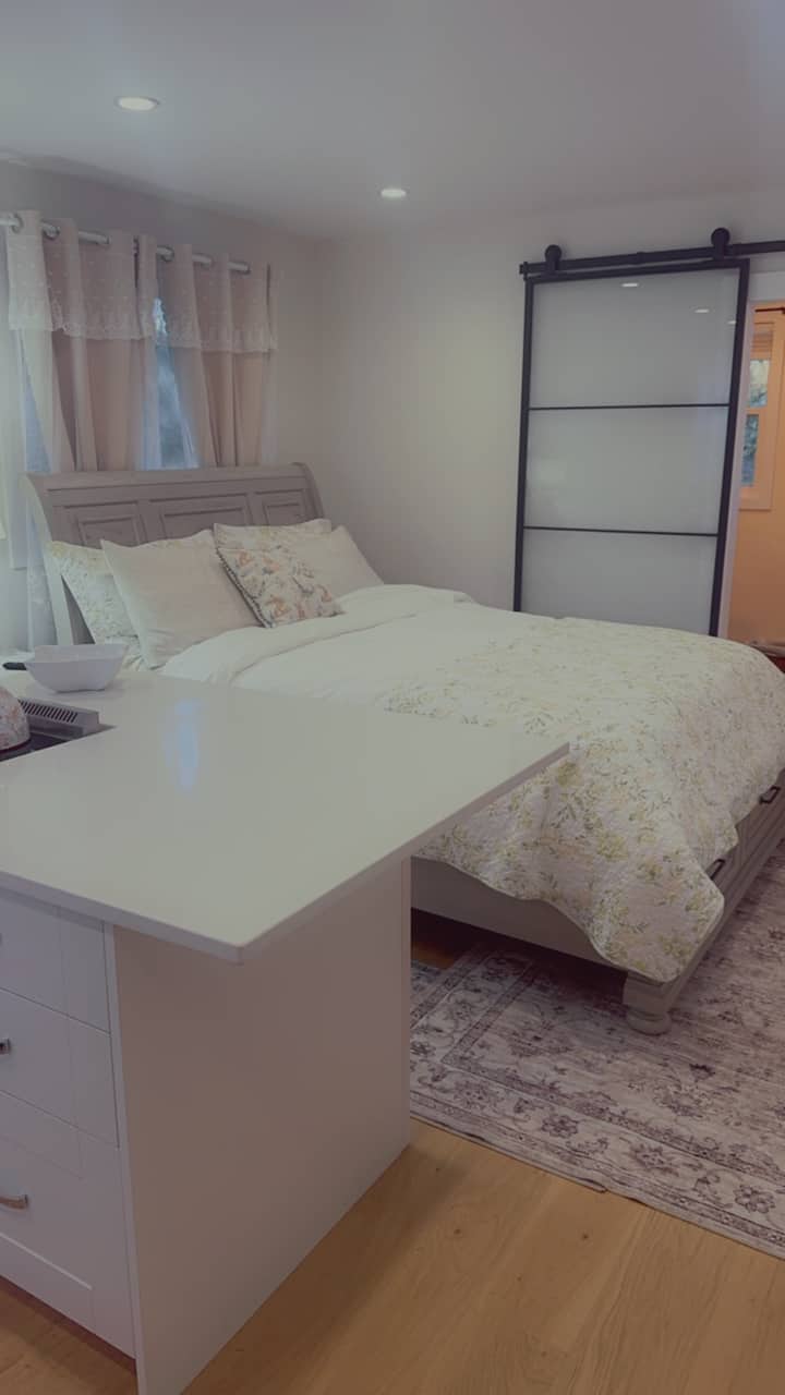 Sweet Pea Carriage House By The Lake - Victoria