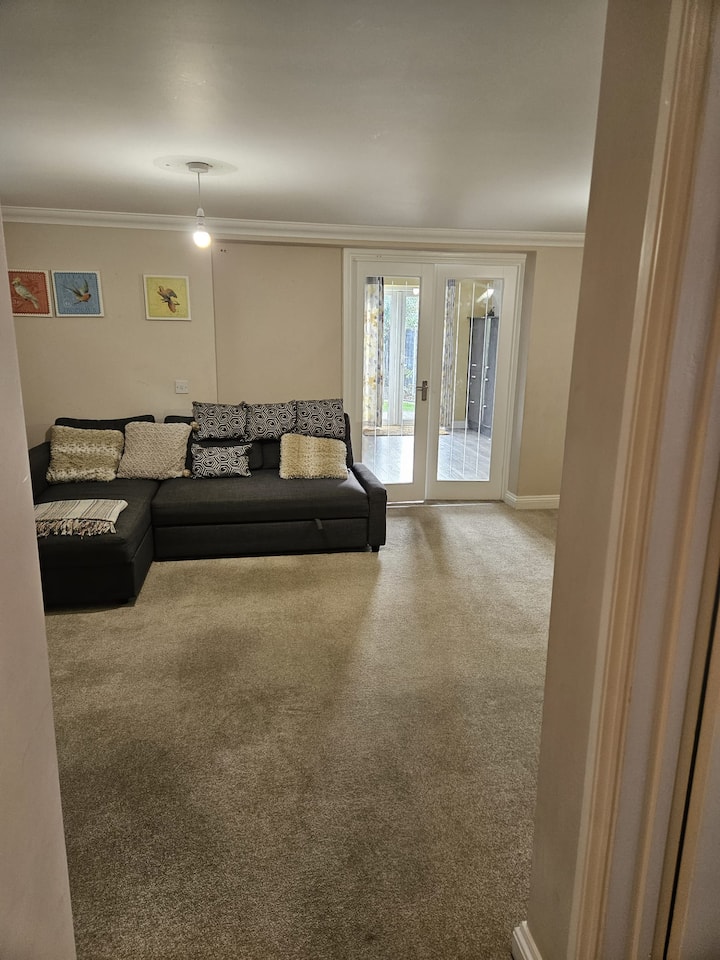 Cozy, Homely Bungalow Stay - Windsor, UK