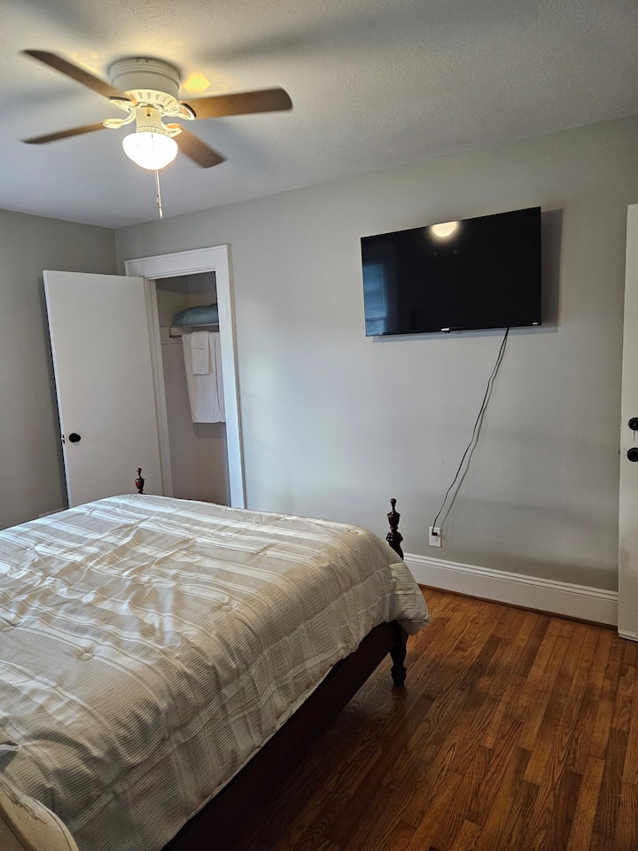 Room In Hickory - Hickory, NC