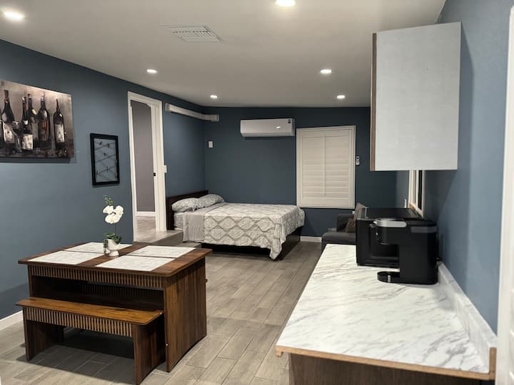 One Bedroom Suite Near Ont Airport - Rancho Cucamonga, CA