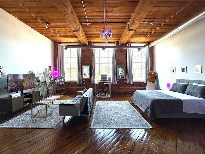 Downtown: Neo-deco Industrial Loft - Detroit, MI
