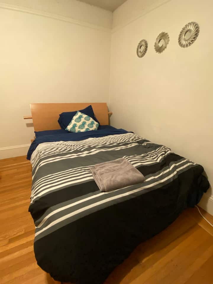 Cozy Bedroom For Women Only - San Francisco, CA