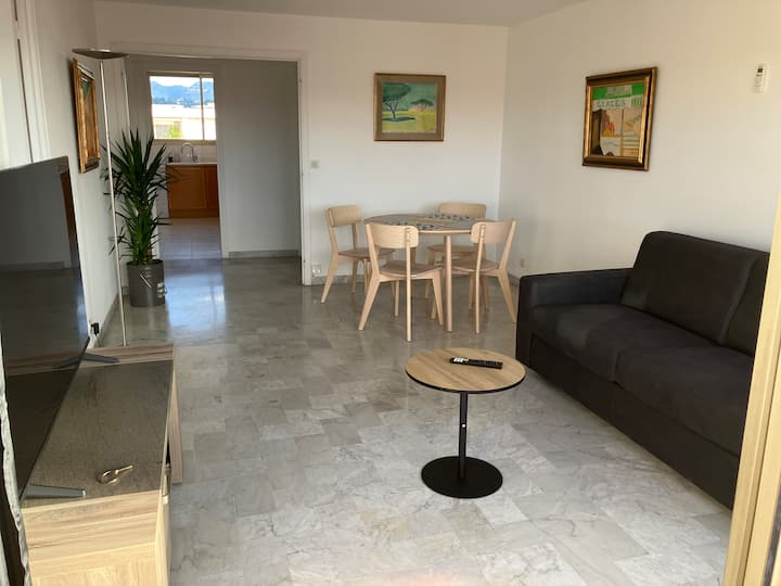 Mer Et Restaurant à 100 Mètres - Cagnes-sur-Mer