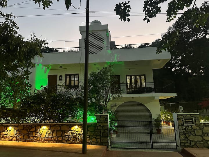 Cliffside Hangout - 2 Bhk Villa - Udaipur