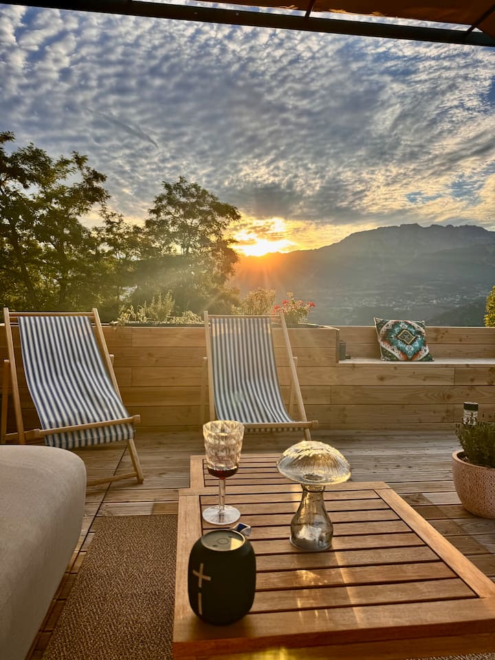 Cozy 2-bedroom Chalet Stunning Views & Hot Tub - Canton du Valais