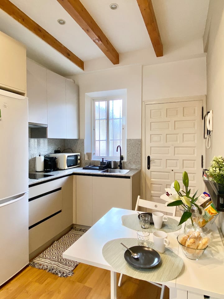 Coqueto Apartamento En Corrala De 1880 - Madrid