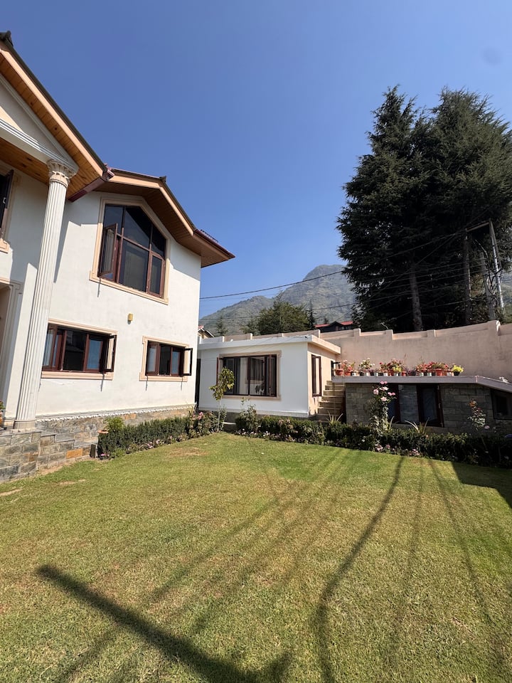 Tranquil Homestay Near Dal Lake - Srinagar