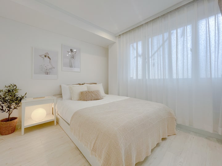 4mins / 2br Hongik Univ Stn - Seoul