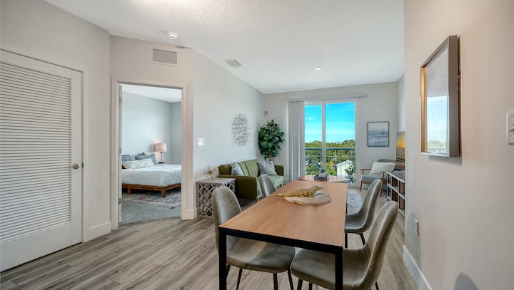 Downtown Hideaway: Modern Bliss - Sarasota, FL