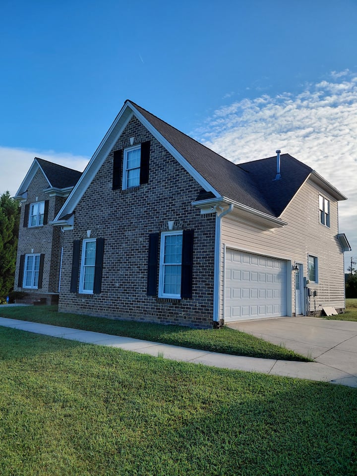 Mcleansville Home - 格林斯伯勒