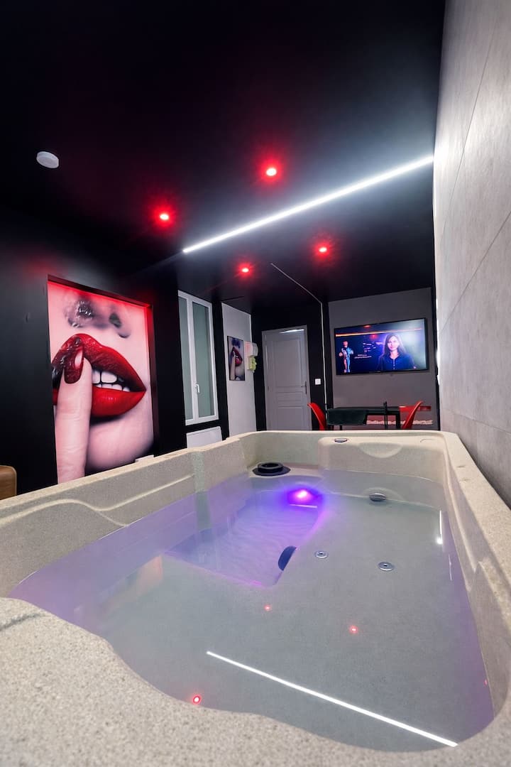 La Suite Intime Secrète Pour 2 Avec Jacuzzi Privé - Melun