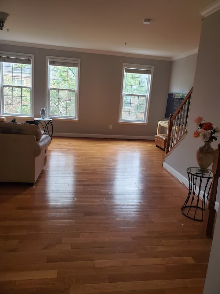 Clean And Quiet Town Home. - Germantown, MD