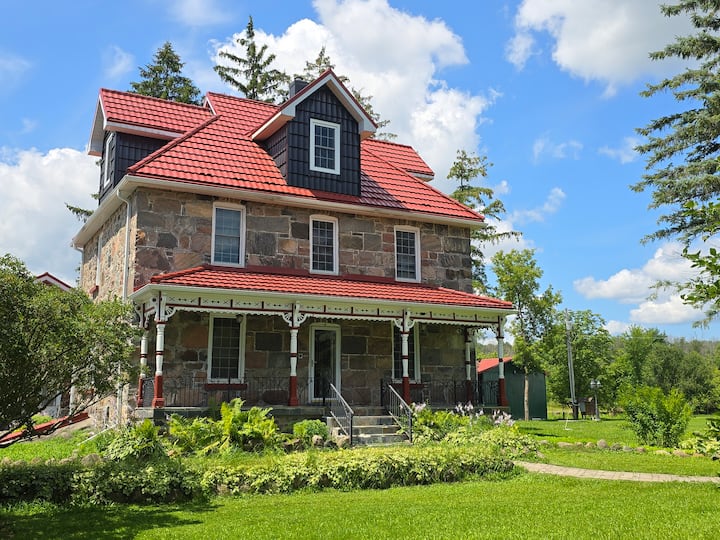 Farmhouse Acres Relaxed Retreat Getaway - Kawartha Lakes