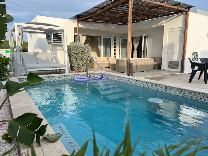Casa Wechi: Central Pool Home For Families - Curaçao