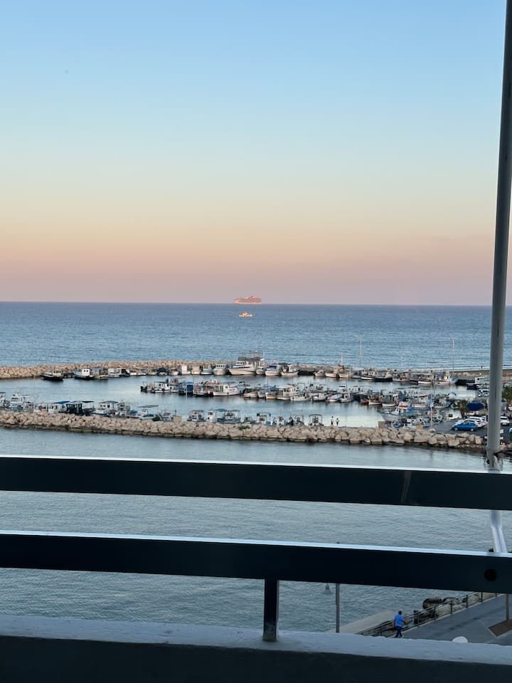 Sea Breeze 1br With Pool Access - 라르나카
