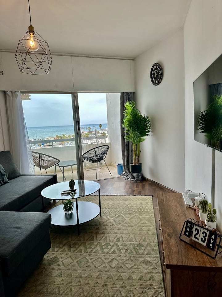 Sea View 1br With Pool Access - Larnaca