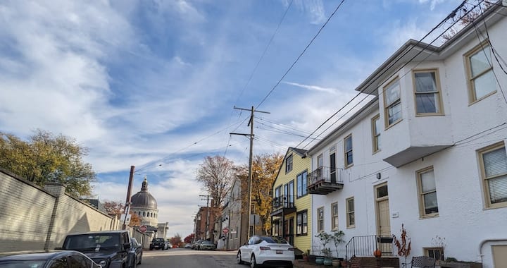 Downtown Apartment With Parking! - Annapolis, MD