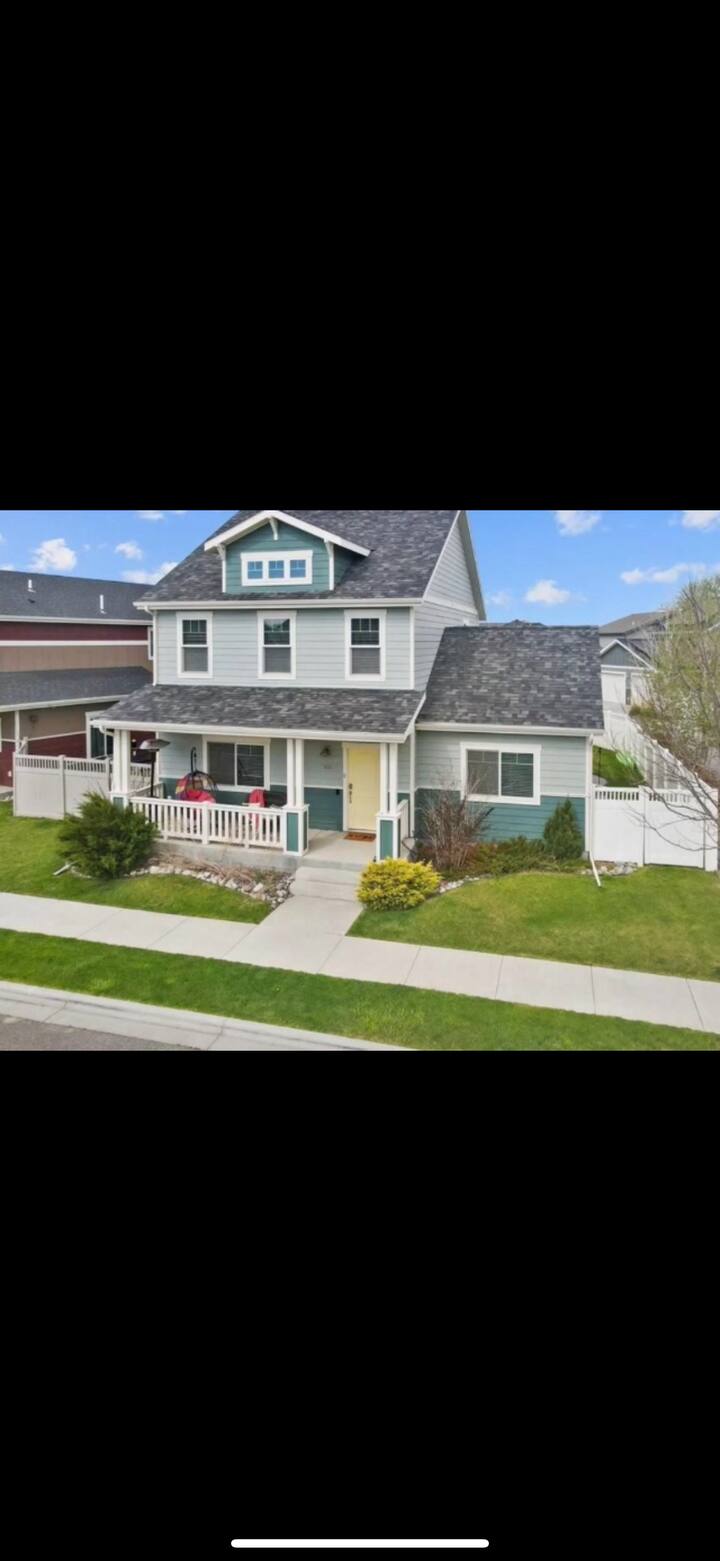 Red Clean Room Next To River Option To Long Stay - Billings, MT