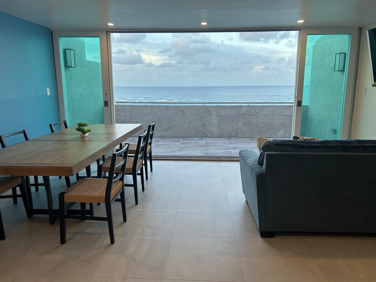 Zen Retreat: Oceanfront Penthouse Epic Ocean Views - Flats for Rent in ...