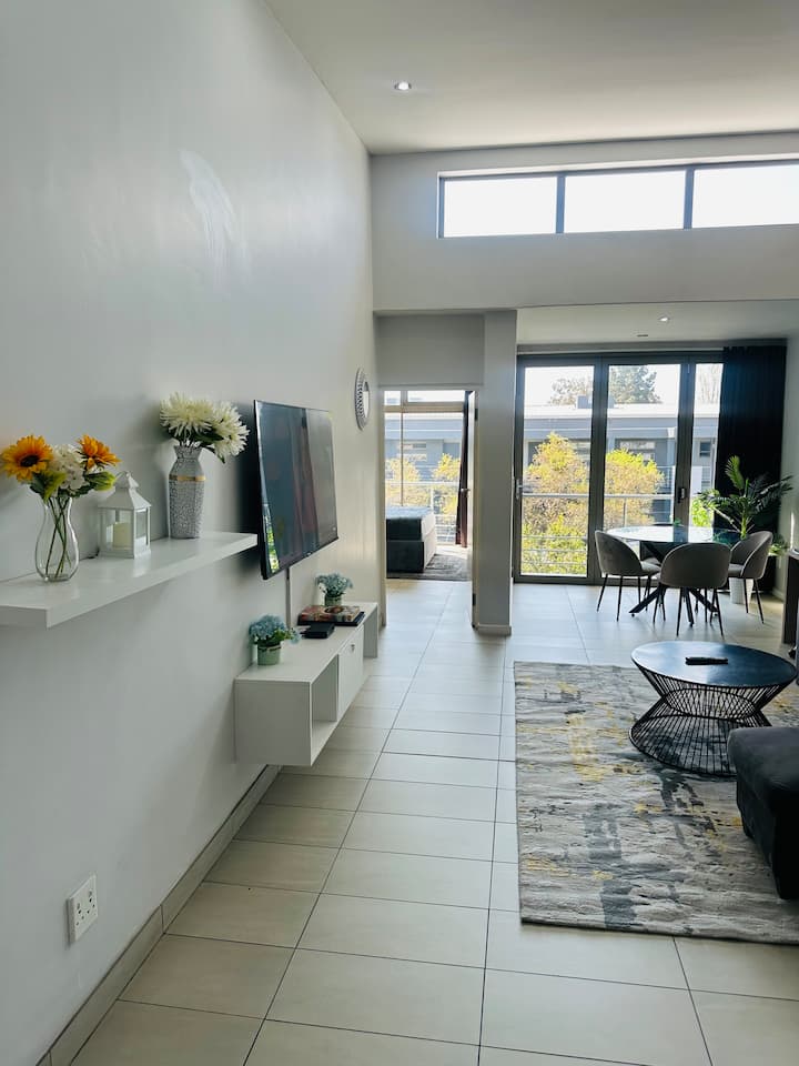Spacious Unit In Morningside - Sandton