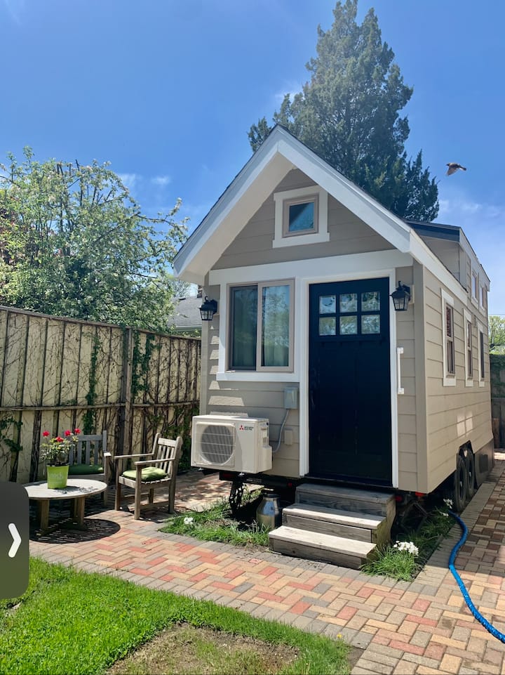 Charming Tiny Home - Gurnee, IL