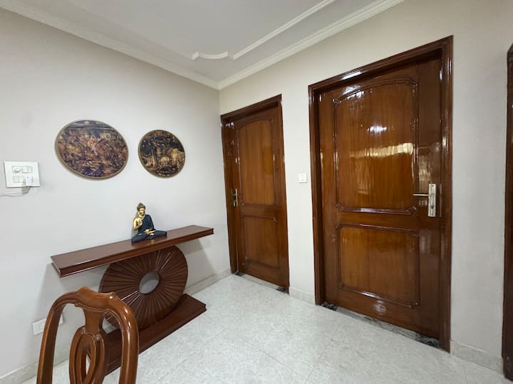 Ensuite 3bhk + Balcony | Luxe Sector 15 Retreat - Faridabad