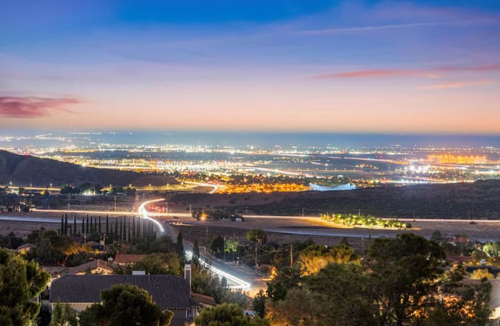 Av Escape: Lakeview House - Palmdale