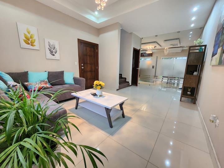 Cozy House In Residencial Casa Maya - Honduras