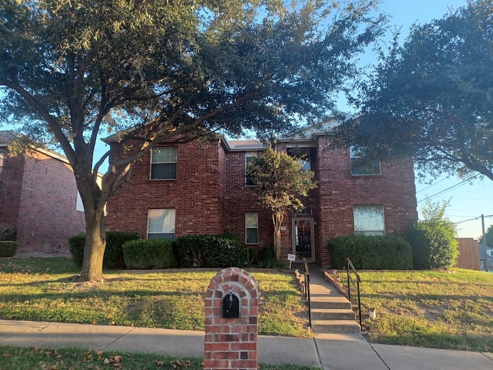 Cozy Suburban Room-shared Bath - DeSoto, TX