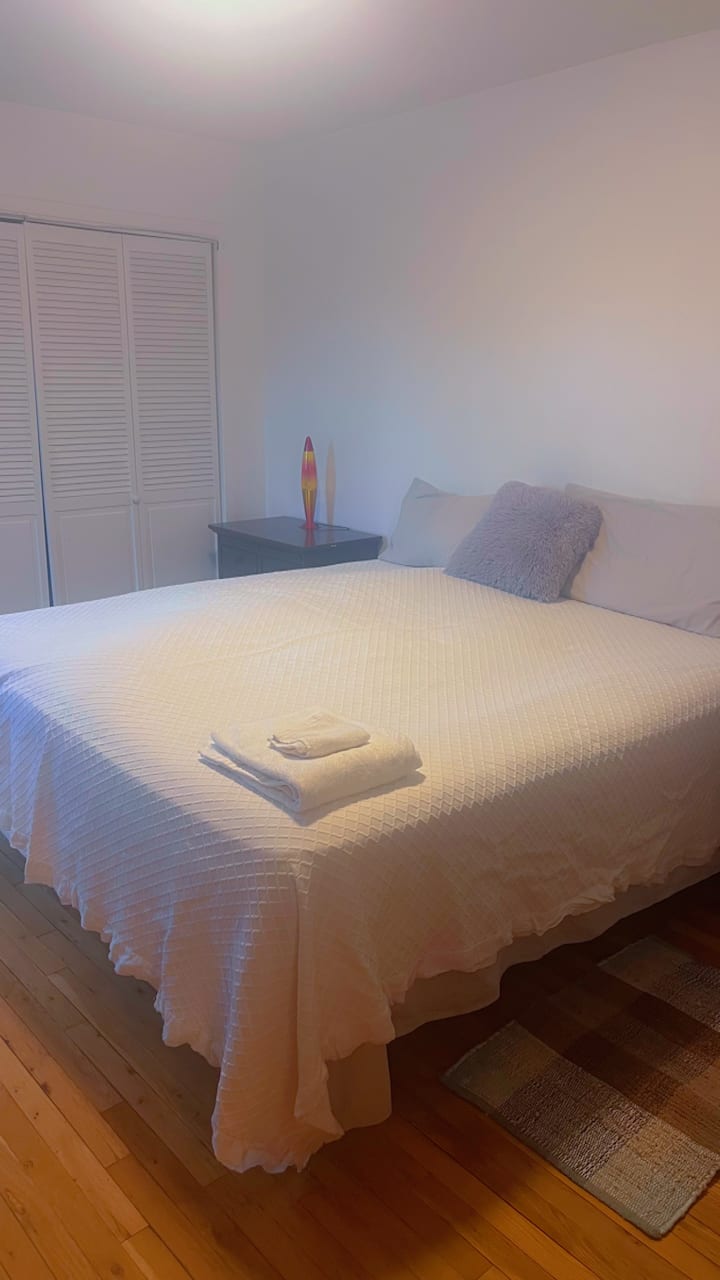 Clean & Cozy - Collier King Suite W/ Pvt Bathroom - Long Beach, NY
