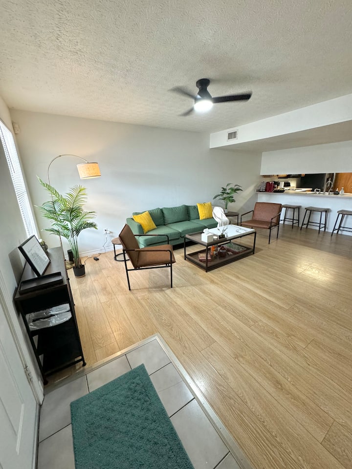 Modern Dog-friendly Townhome In Fort Walton Beach - Fort Walton Beach, FL