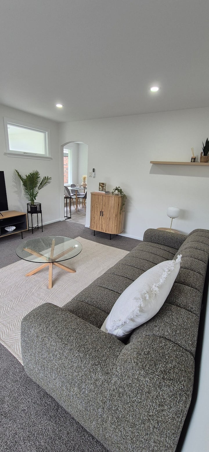 Spacious Family Home -Sleeps 7-near Airport & City - Christchurch