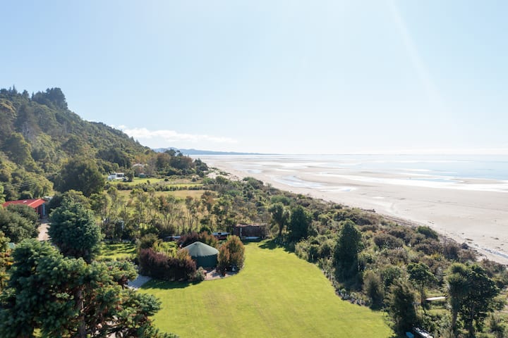 Pā Tōrea Beach Stay | Yurt - New Zealand