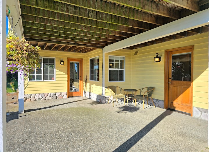 Cozy Canary Guest Suite - Everett, WA