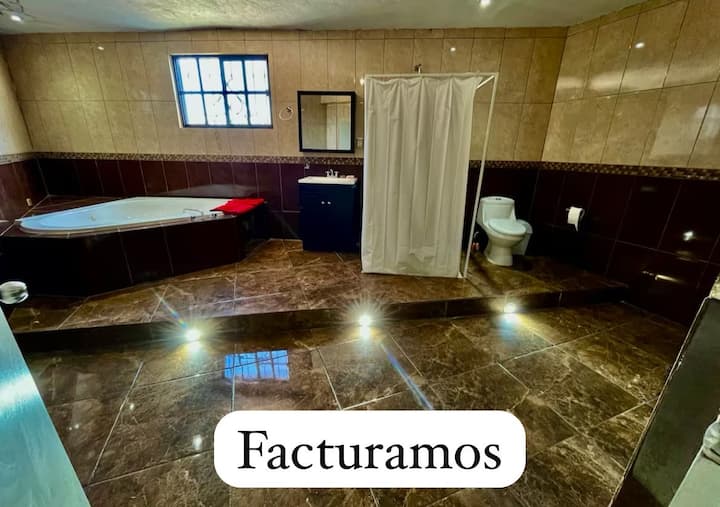 Habitación Con Jacuzzi A 5 Min De La Alameda - Saltillo