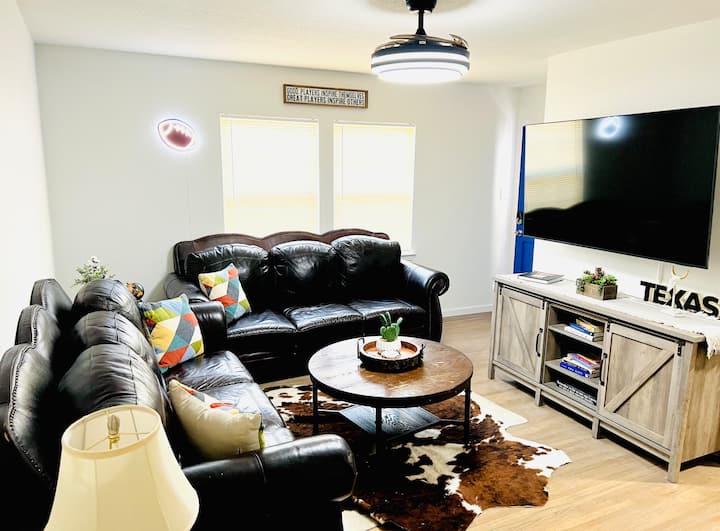 Entire Cowboys Themed Home Near A&t Stadium - Arlington, TX