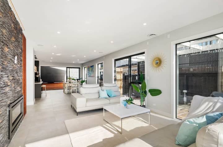 New House In Quiet Neighbourhood - Auckland