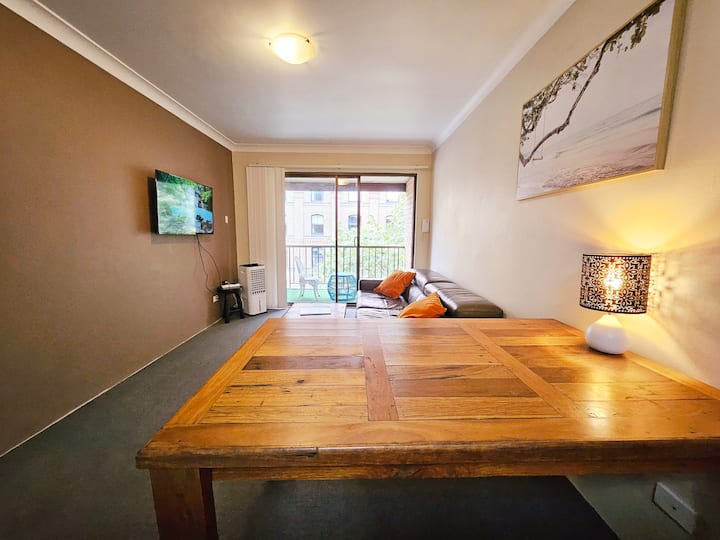 Pyrmont: 1 Bedroom Apartment - Sydney