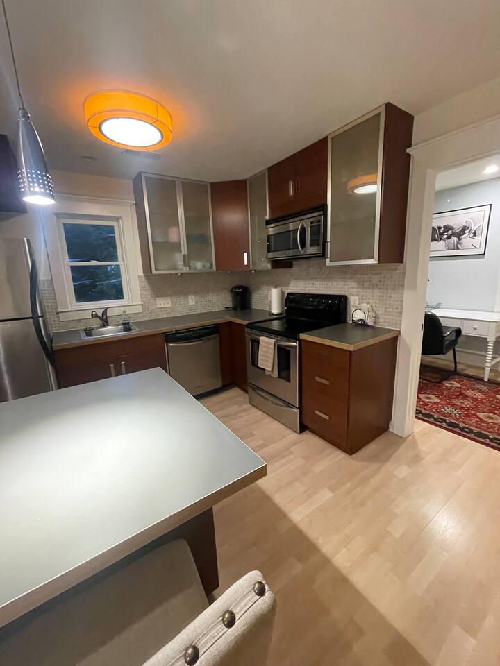 Charming Private Carriage House - Marietta, GA