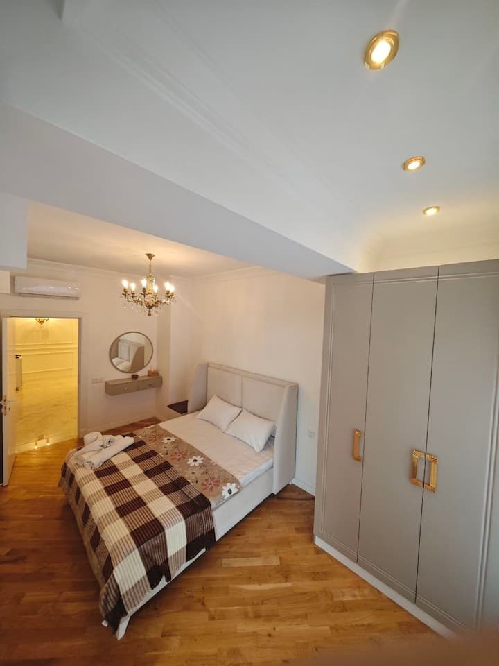 Nizami Street 1,4 Km/ 28 Mall 0,5 Km/ 2 Br/ 2 Lift - Azerbaijan