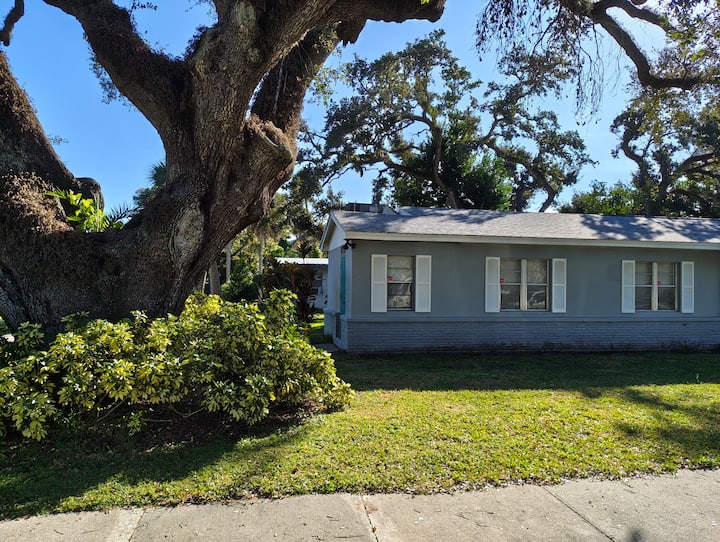 Central Vero Beach Apartment - Vero Beach, FL