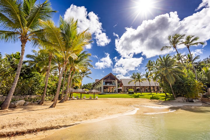 Elite 12br Beachfront Villa In Casa De Campo - La Romana