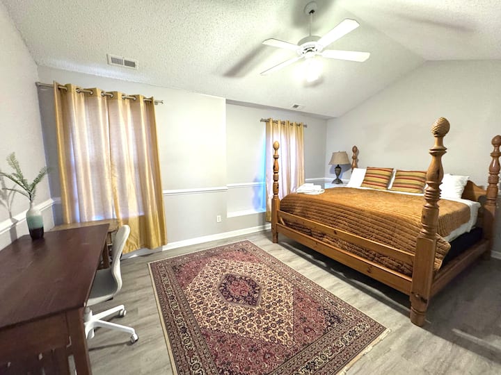 Beautiful 2 King Bdrm W/ Fenced Yard & Garage - University City Boulevard – Charlotte