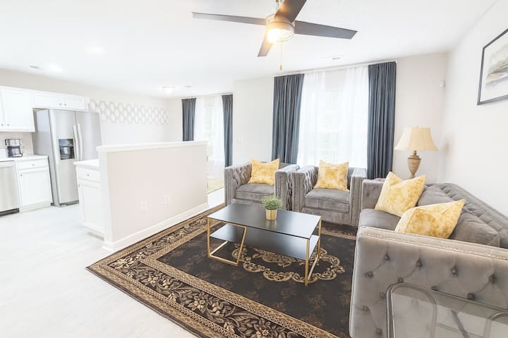 Beautiful 2 King Bdrms W/ Fenced Yard & Garage - Charlotte, NC