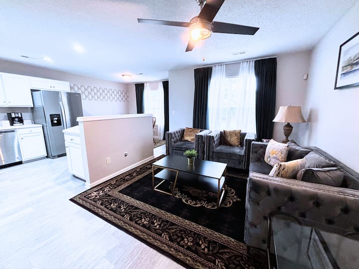 Beautiful 2 King Bdrm W/ Fenced Yard & Garage - 노르만 호